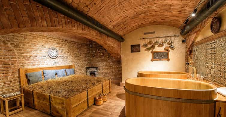 Praag: Private Beer and Wine Spa Experience met drankjes | GetYourGuide