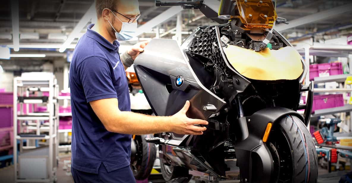 ベルリン：BMW 工場ガイド ツアー | GetYourGuide