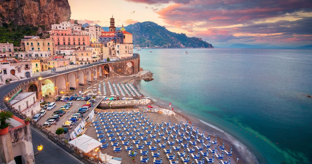 Amalfi: Tur cu mașina la apus de soare și vizitarea obiectivelor ...