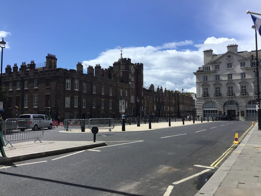 London: Queen Elizabeth II Private Walking Tour | GetYourGuide