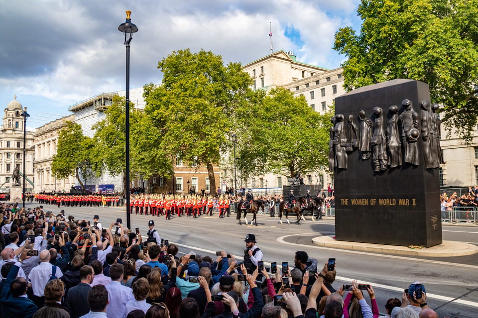 London: Queen Elizabeth II Private Walking Tour | GetYourGuide
