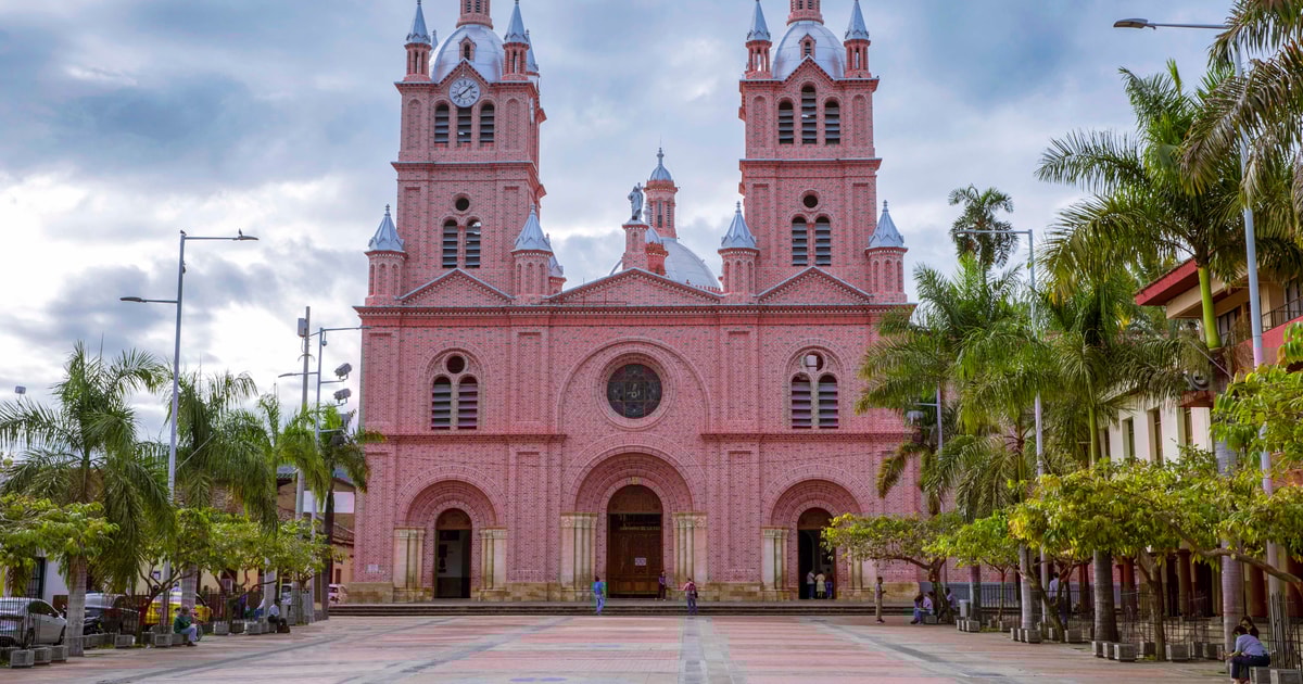 Desde Cali: Excursión a Buga con Visita a la Basílica | GetYourGuide