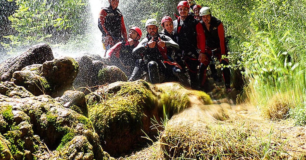 Alicante: Watercanyoning in Gorgo de la Escalera Ravijn | GetYourGuide