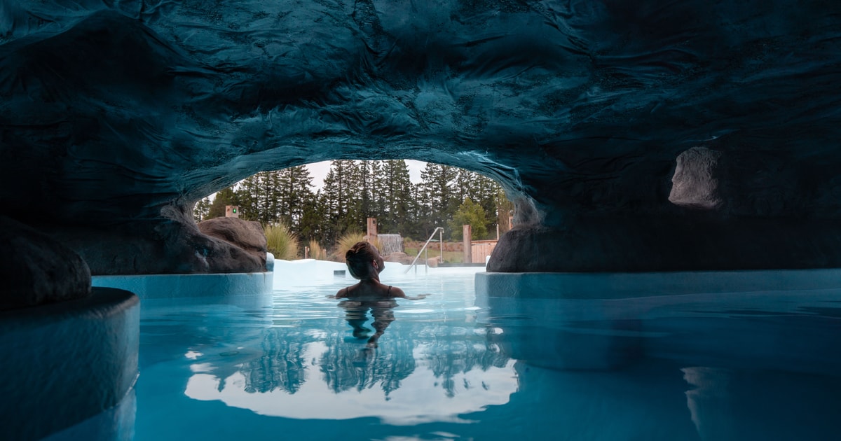 Ōpuke Termiske Pools: Kun adgang for voksne med Swim Up Bar | GetYourGuide