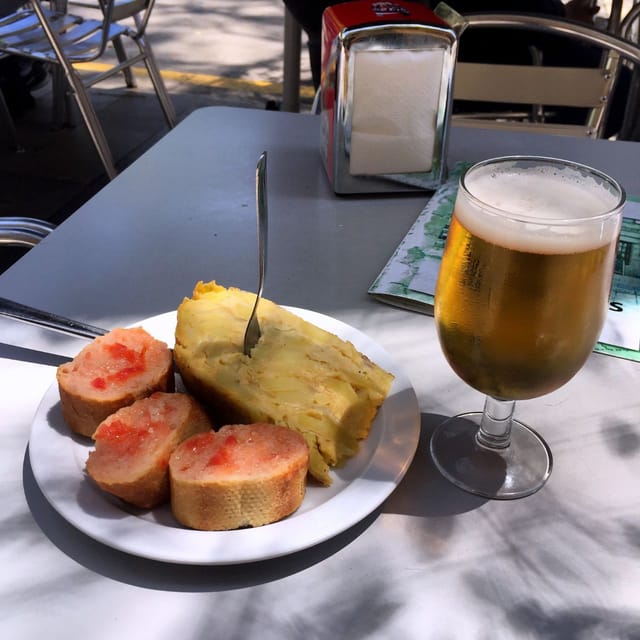 Barcelona: Private geführte Vermut Tour mit Tapas und Getränken ...