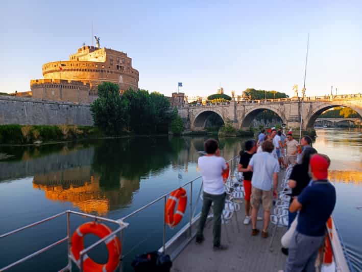 Rome: Evening Tiber River Cruise and Apéritif on Board | GetYourGuide