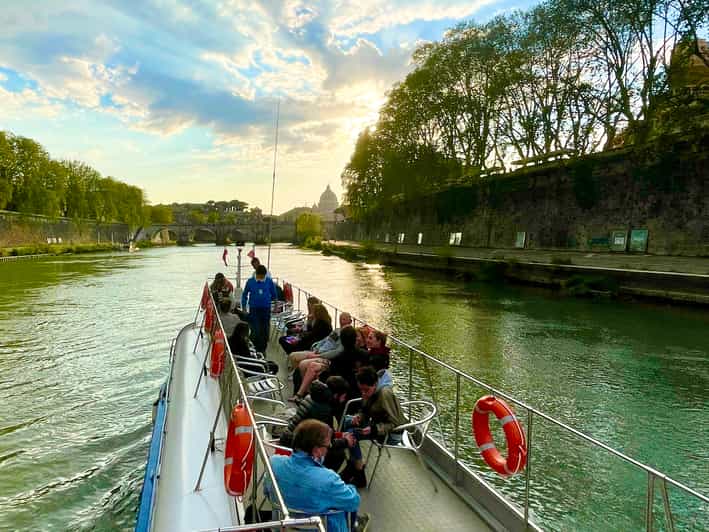 Rome: Evening Tiber River Cruise and Apéritif on Board | GetYourGuide