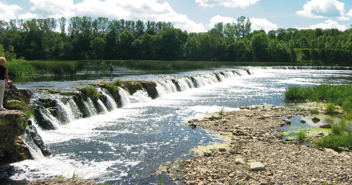 Visite guidée de la ville de Kuldiga (UNESCO) et de la cascade de la ...