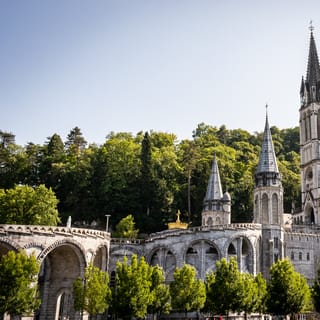 Dagtrip vanuit Heiligdom van Onze-Lieve-Vrouw van Lourdes | GetYourGuide