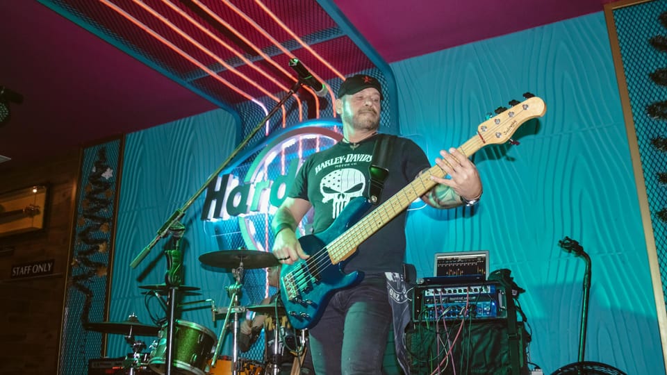 Cancún: Night-time Party Bus Tour & Music at Hard Rock Cafe | GetYourGuide