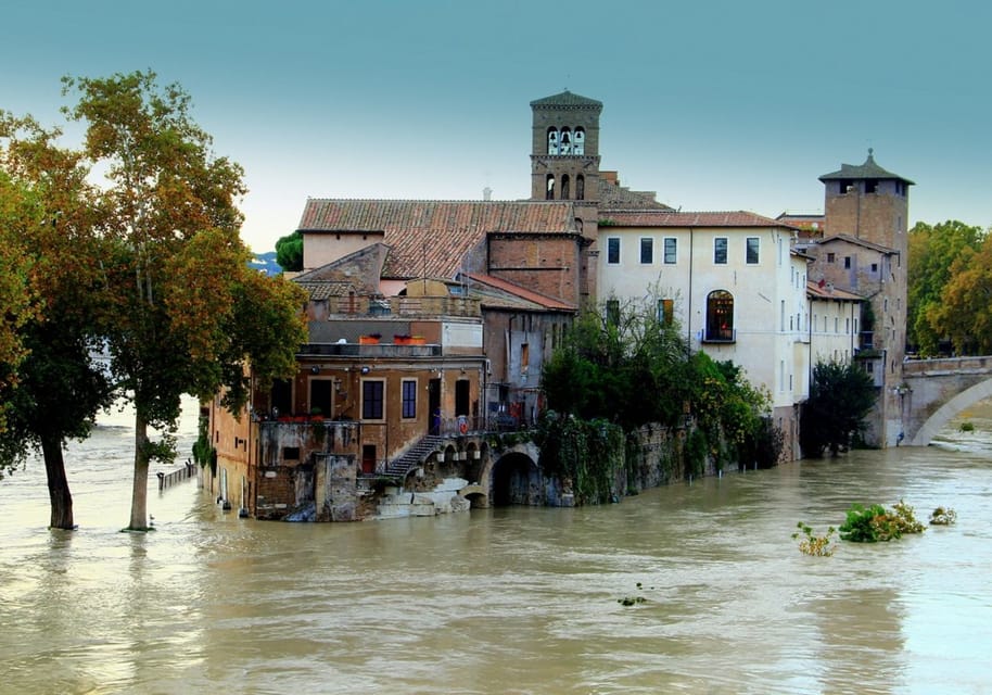 Rome: Urban Rafting Tour to Tiber Island with A Local Pizza | GetYourGuide