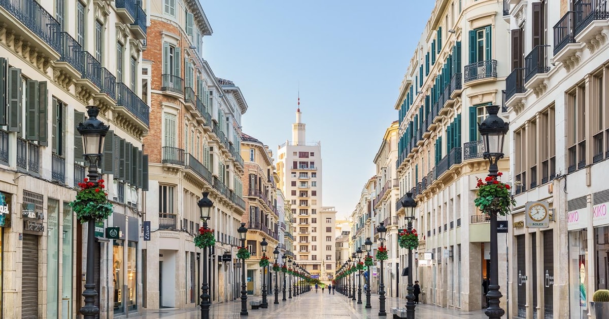 Málaga: Private Stadtrundfahrt mit Theater- und Kathedralentickets ...