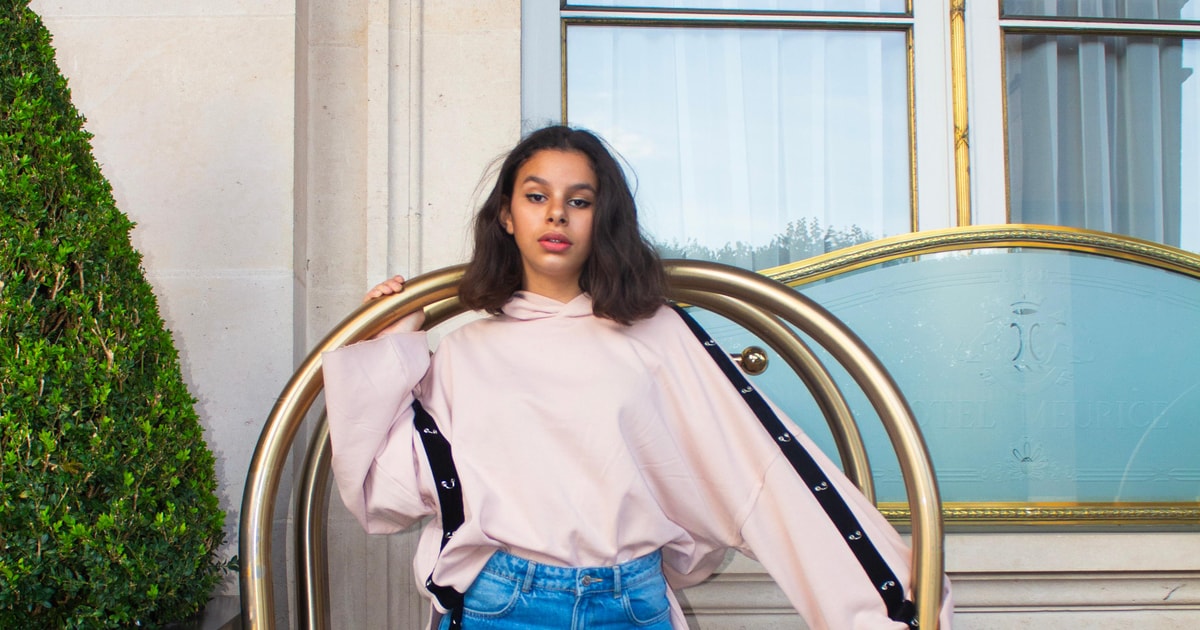Professional photo shoot in Paris - Iconic spots | GetYourGuide
