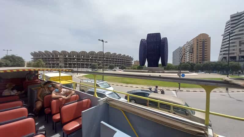 Valencia: Hop-on Hop-off City Highlights Bus Tour Green bus | GetYourGuide