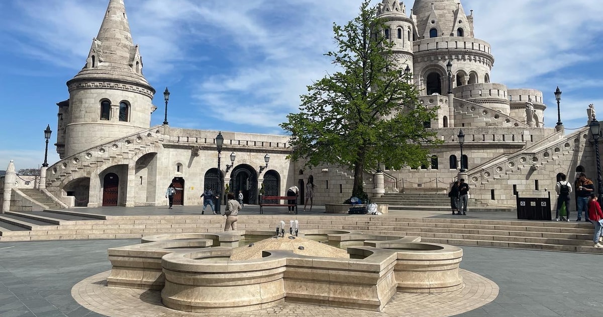 Budapest: Private Sightseeing Tour zu Fuß mit lokalem Guide | GetYourGuide
