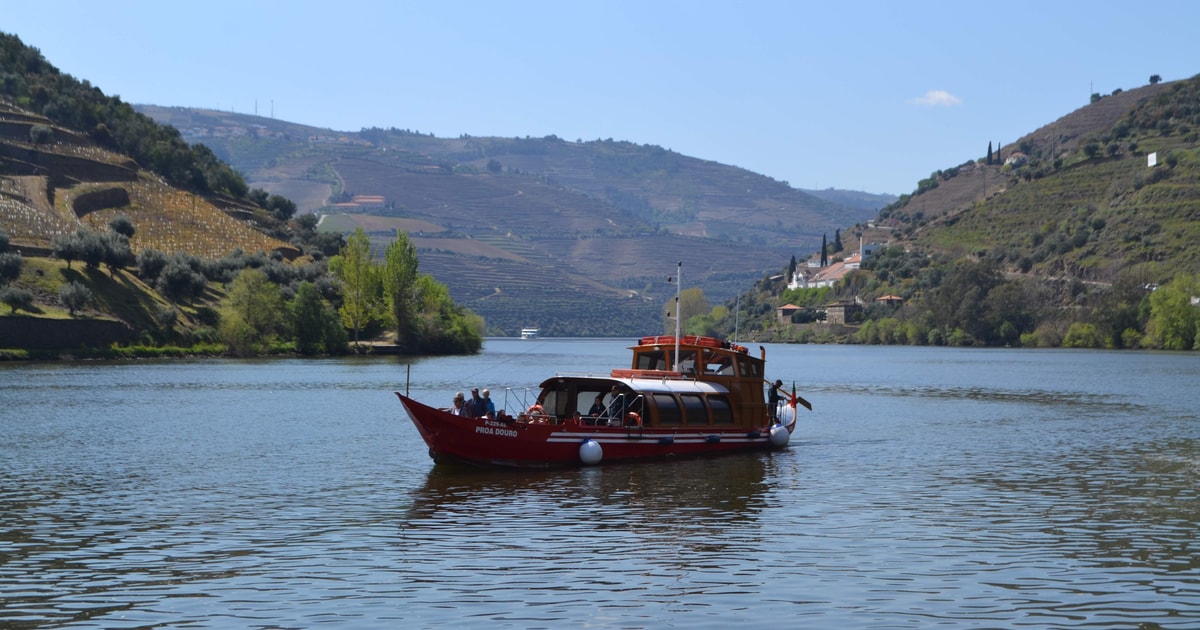 Porto: Turul podgoriei din Valea Douro cu prânz și croazieră pe râu ...