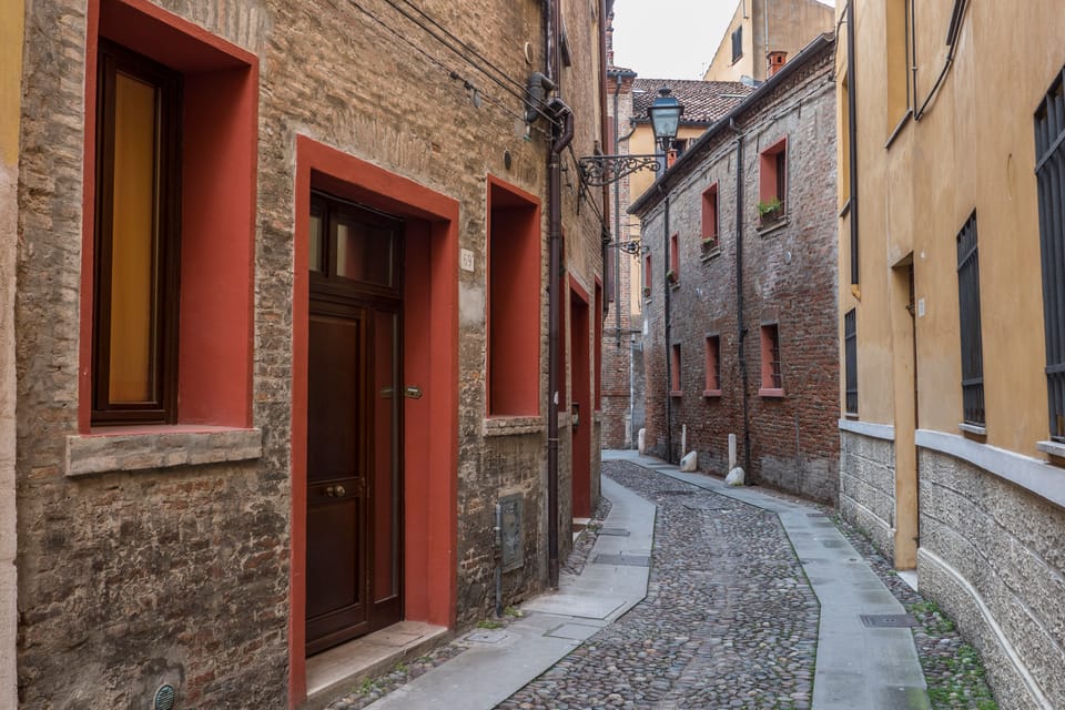 Ferrara: City Highlights Walking Tour in Italian | GetYourGuide
