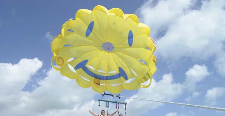 Cancun: Parasailing și Jet Ski Tour în Golful Cancun | GetYourGuide