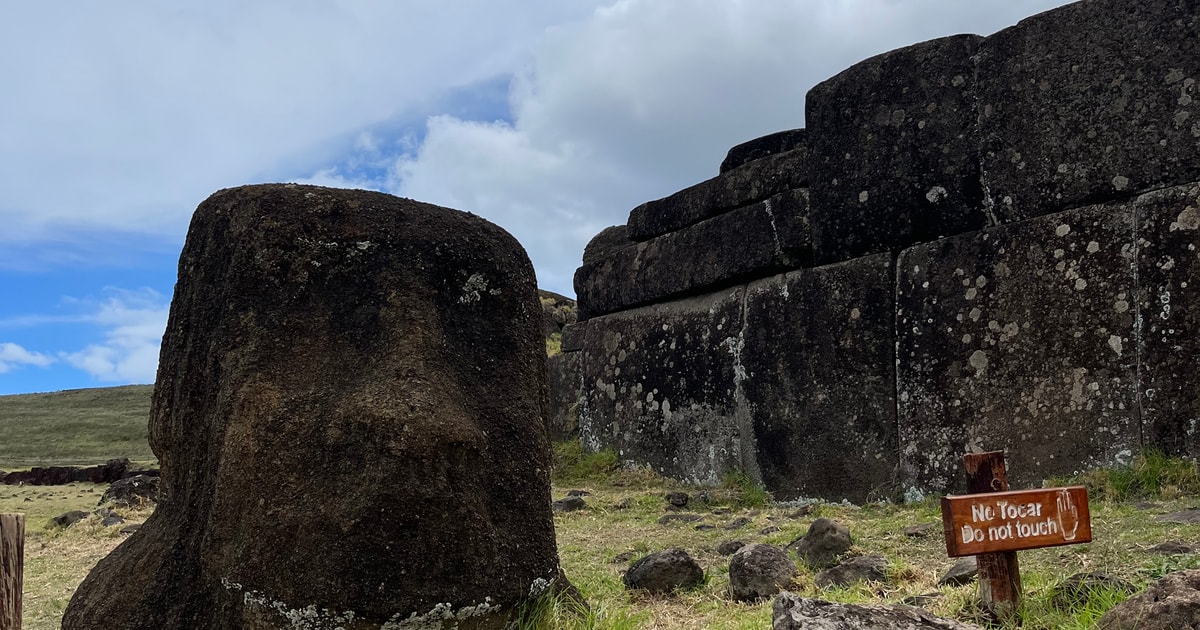 The Moai Factory: The mystery behind the volcanic stone stat | GetYourGuide
