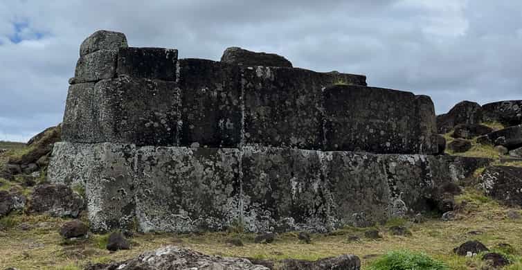 The Moai Factory: The mystery behind the volcanic stone stat | GetYourGuide