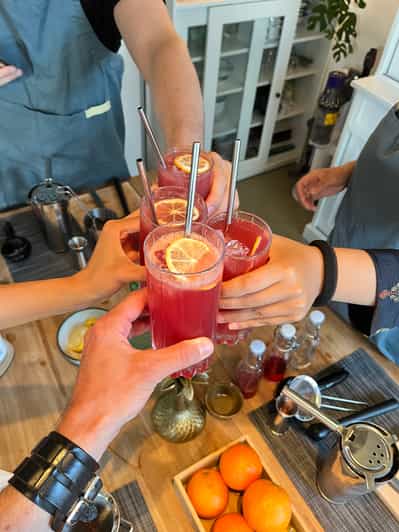 Amsterdam: Shaker Cocktail Club Cocktail-Making Course | GetYourGuide