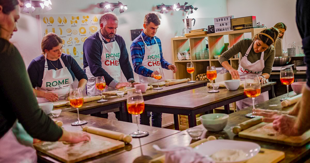 Rom: Traditionel pasta med cocktails Drunken Cooking Class | GetYourGuide