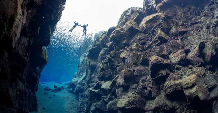 Van Reykjavik: Silfra snorkelen tussen tektonische platen | GetYourGuide