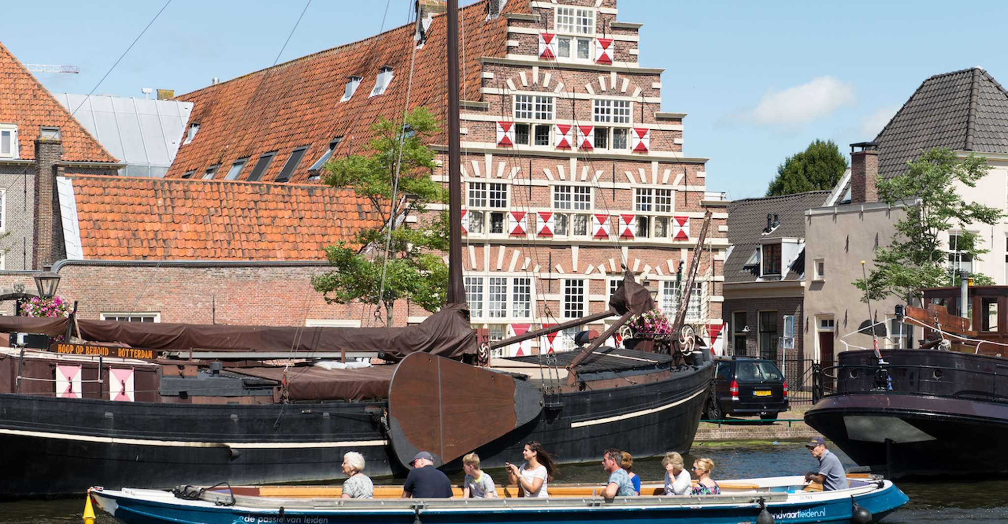 Leiden, Guided City Canal Cruise - SuiteTrails Leiden, Guided City Canal Cruise - SuiteTrails