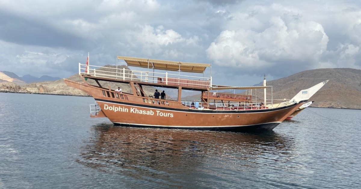 Ab Khasab: Musandam Fjorde Private Dhow-Kreuzfahrt mit Übernachtung ...