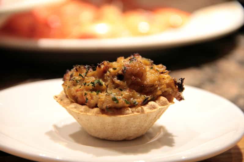 Bilbao: Clase de cocina vasca de pintxos y tapas con barra libre | GetYourGuide