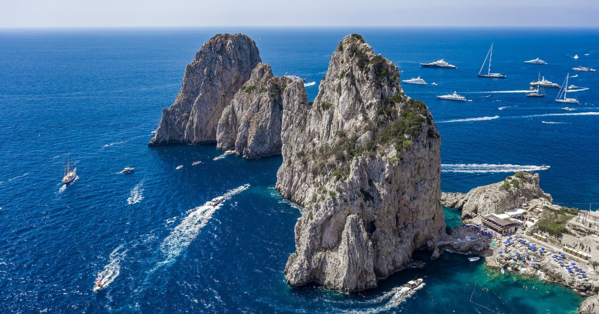 Da Sorrento: tour in aliscafo da giorno a notte a Capri | GetYourGuide