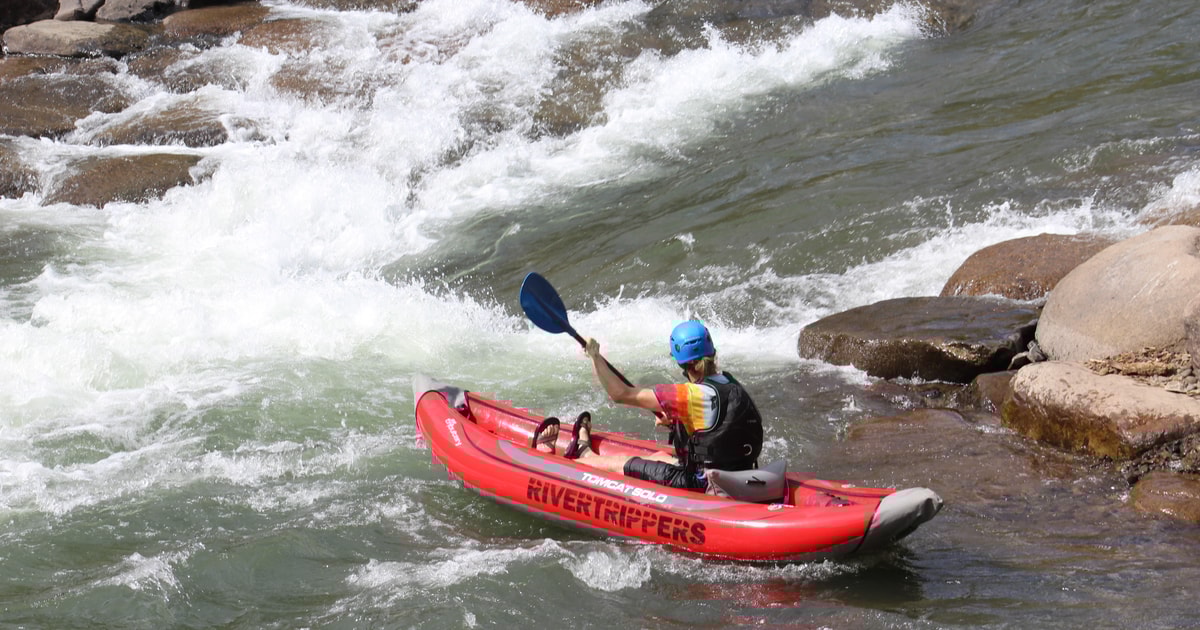 Durango: Excursión Guiada en Kayak Hinchable por el Río Animas ...