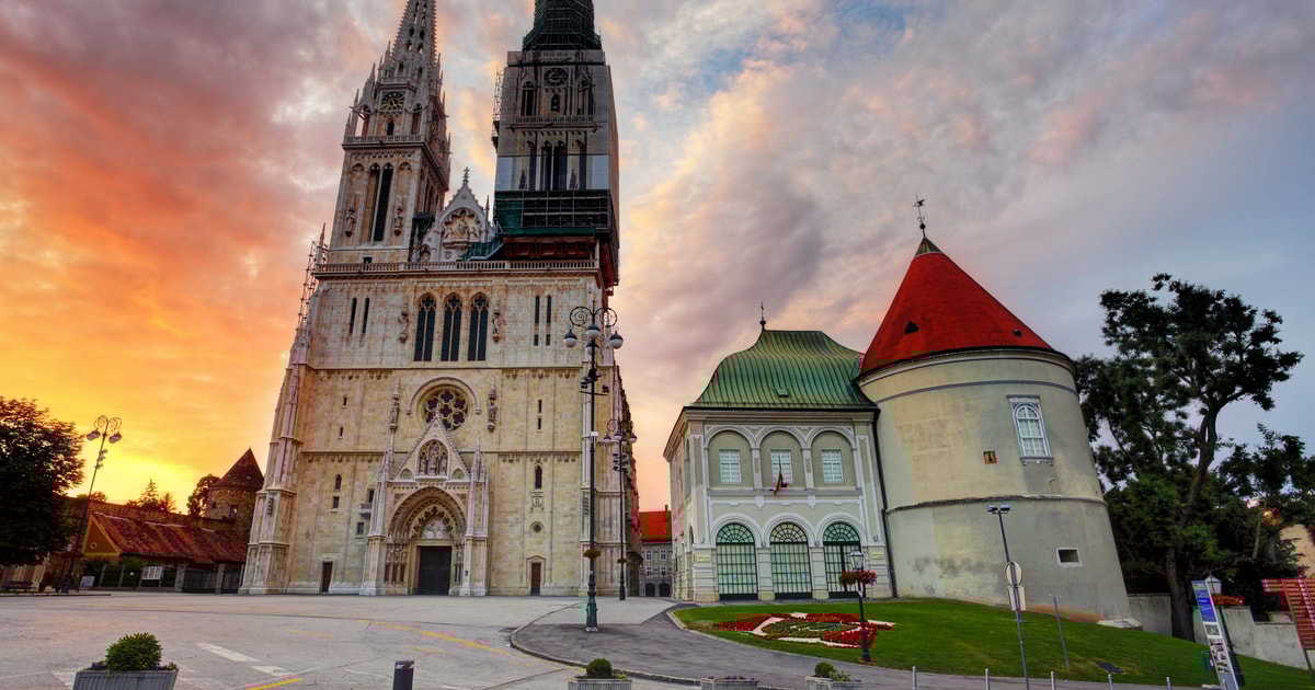Zagabria: tour privato a piedi con giro in funicolare e trasferimenti ...