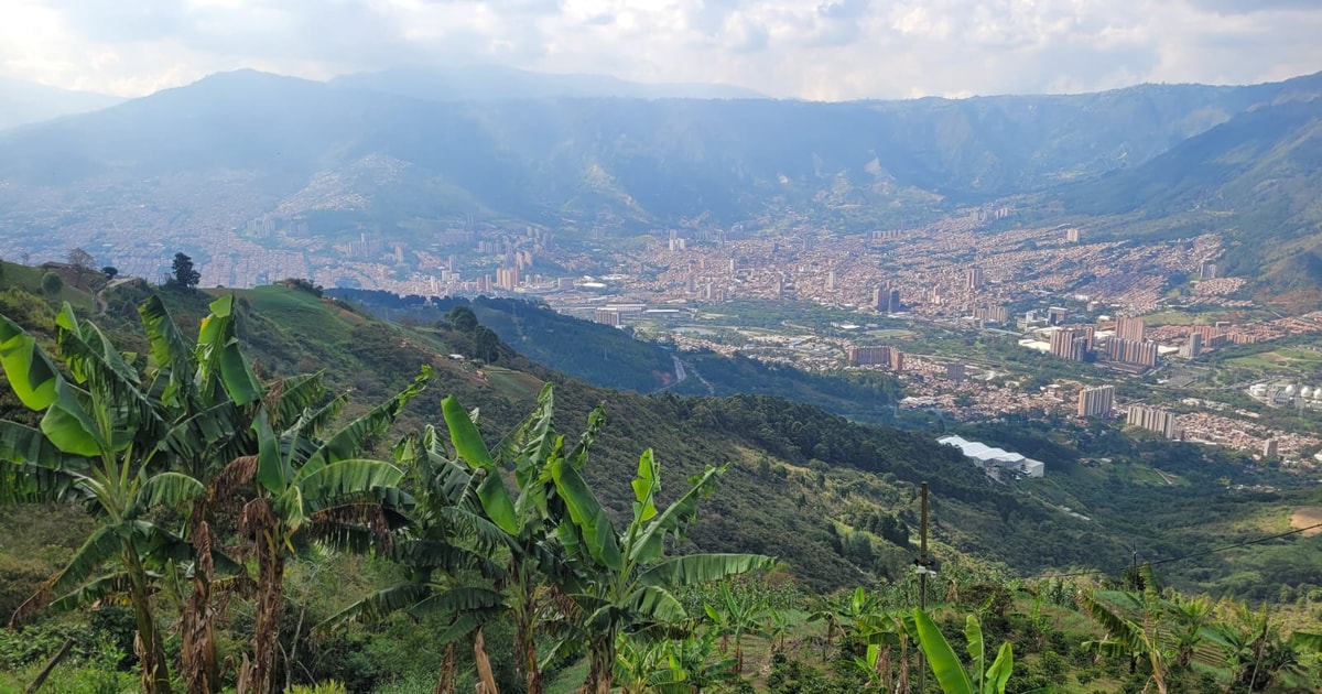 Medellin: Coffee Farm Tour & Spa met overnachting op glamping ...
