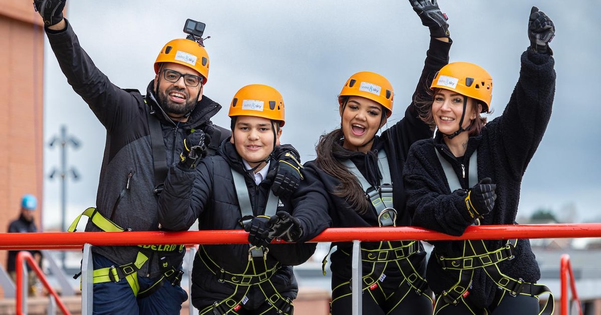 Liverpool: Das Anfield Abseilen & Liverpool FC Museum | GetYourGuide