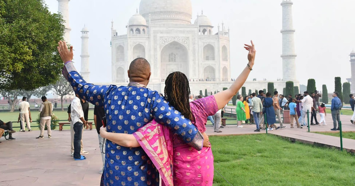 Exclusive Taj Mahal VIP Fast Entry Tour by Car & Tour Guide | GetYourGuide