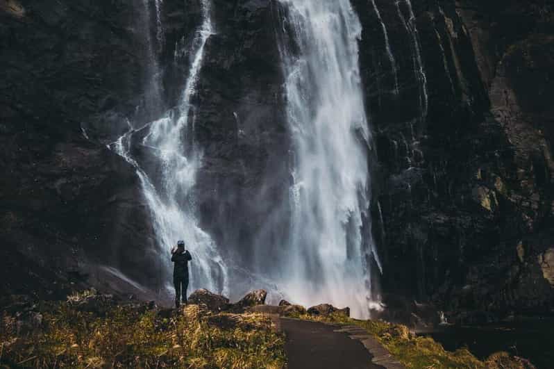 Bergen: Persiguiendo las Cascadas del Fiordo de Hardangerfjord Excursión por la costa | GetYourGuide