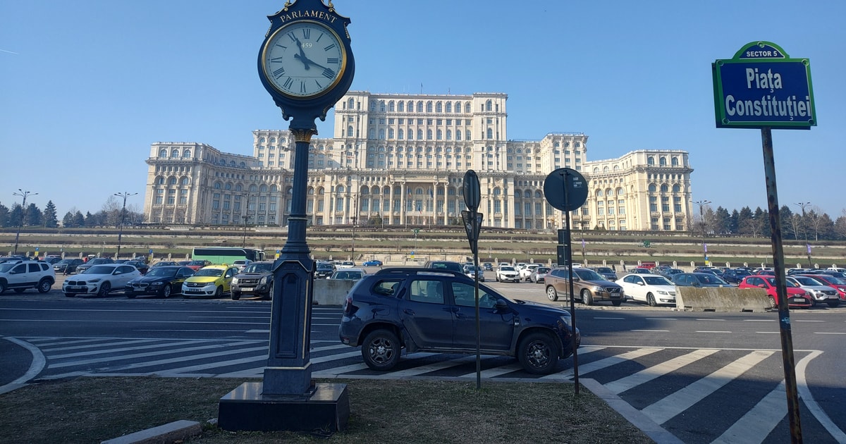 Bucarest: Entradas y visita guiada al Palacio del Parlamento | GetYourGuide