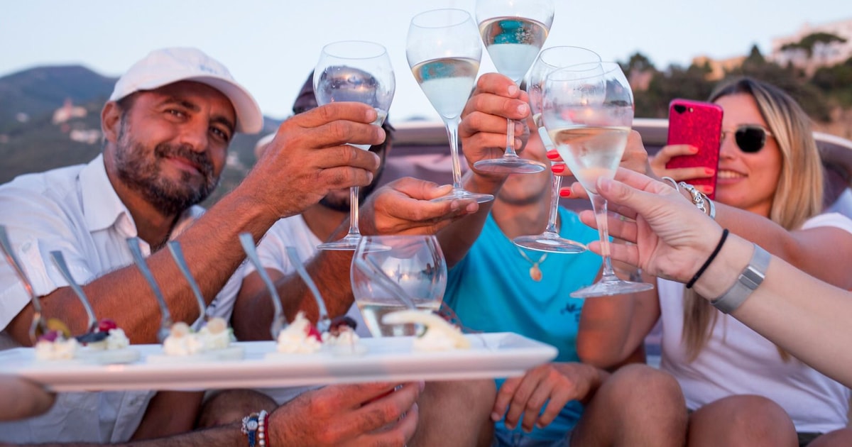 Vanuit Positano: Capri dagvullende tour per boot met aperitief ...