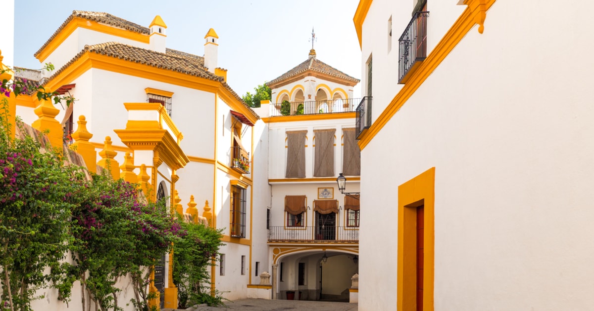 Sevilla: Excursie pe jos în grup restrâns în Barrio de Santa Cruz ...