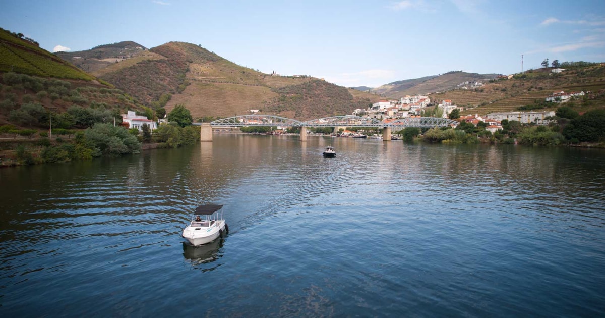 Pinhão: Douro Fluss Bootstour mit Mittagessen | GetYourGuide