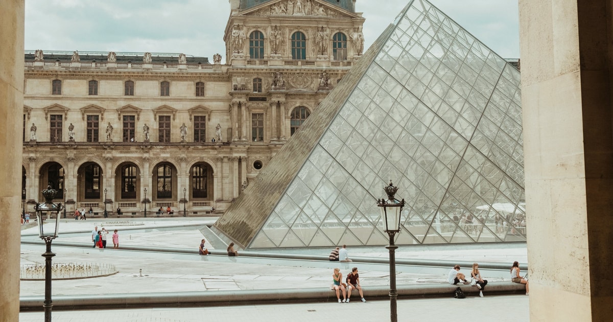 Parijs: Louvre Museum Ochtendrondleiding met Gereserveerde Toegang ...