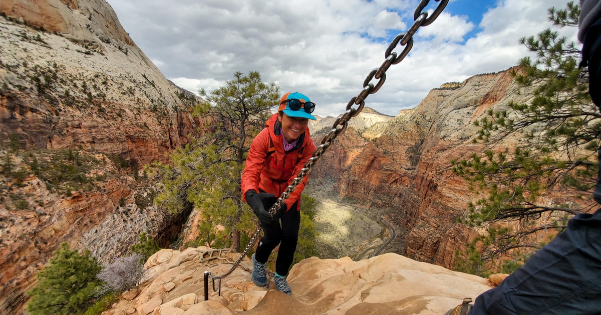 Springdale: Angels Landing Summit Guided Hike with Permit | GetYourGuide