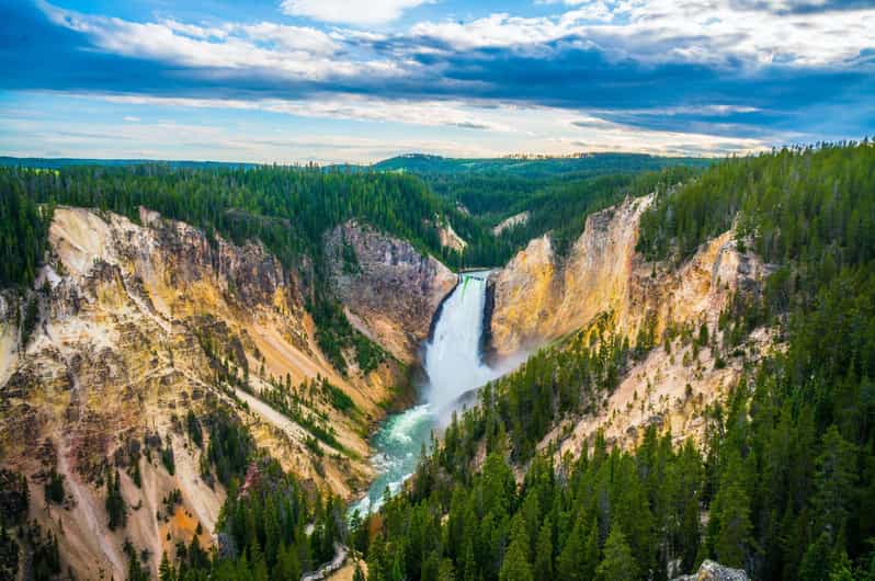Yellowstone: Full-Day Private Guided Tour by Car with Lunch | GetYourGuide