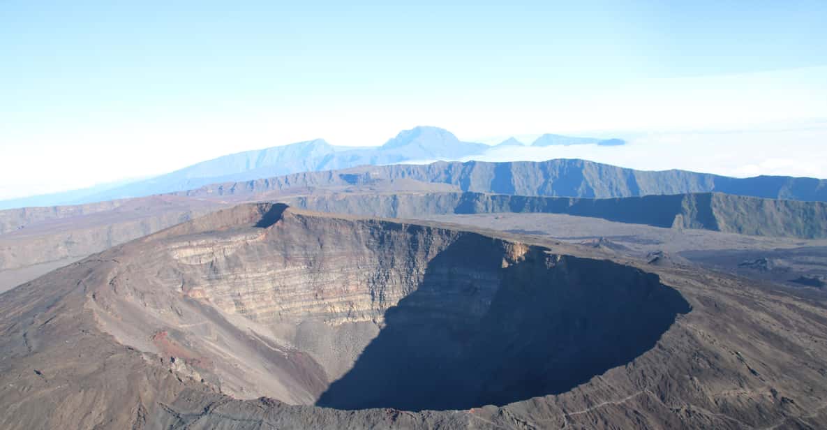 Vuelo panorámico en helicóptero sobre el Piton de la Fournaise ...