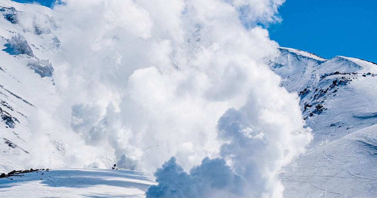 Asahidake: Fumaroles Snowshoe Walking Tour with Cable Car | GetYourGuide