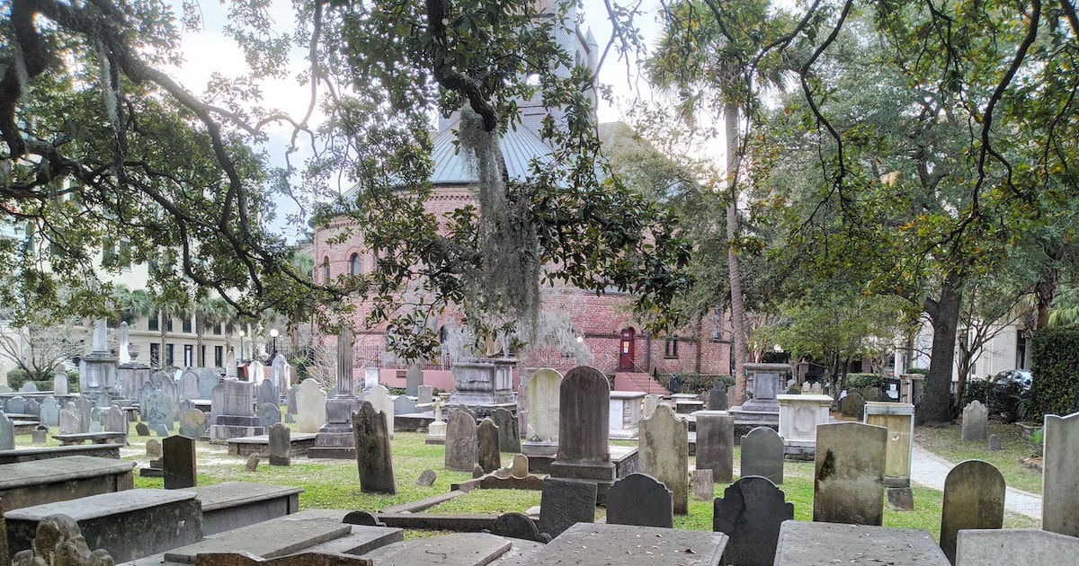 Charleston: Small-Group Ghost Walking Tour at Night | GetYourGuide