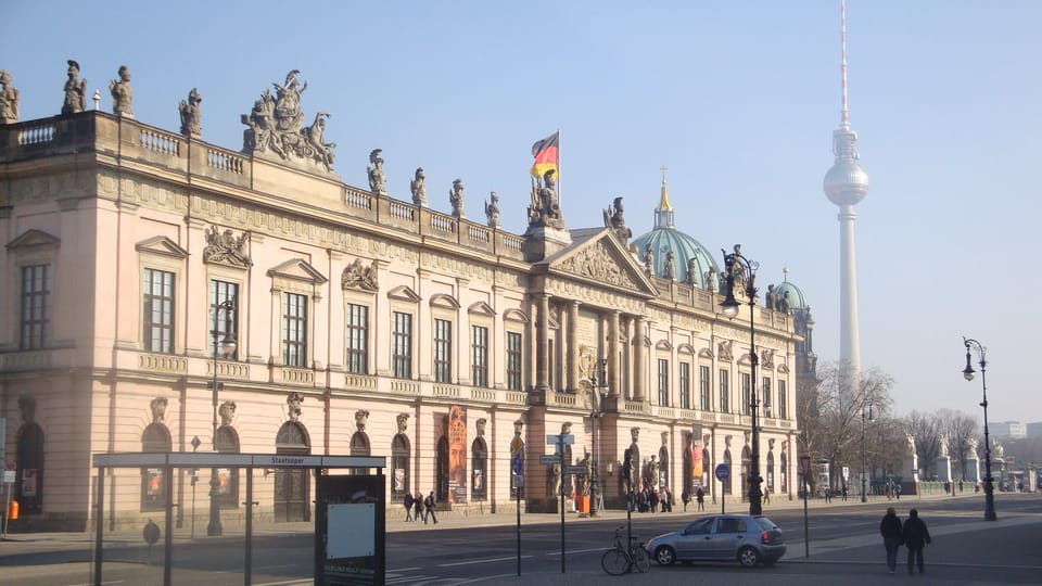 Berlin: Berlin History, Self-guided Tour for Young People | GetYourGuide