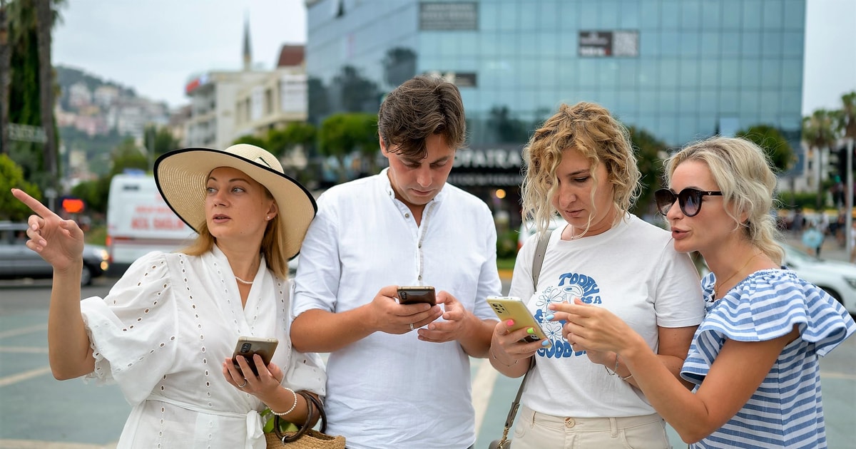 Hamburg Waterkant - a modern scavenger hunt tour. | GetYourGuide