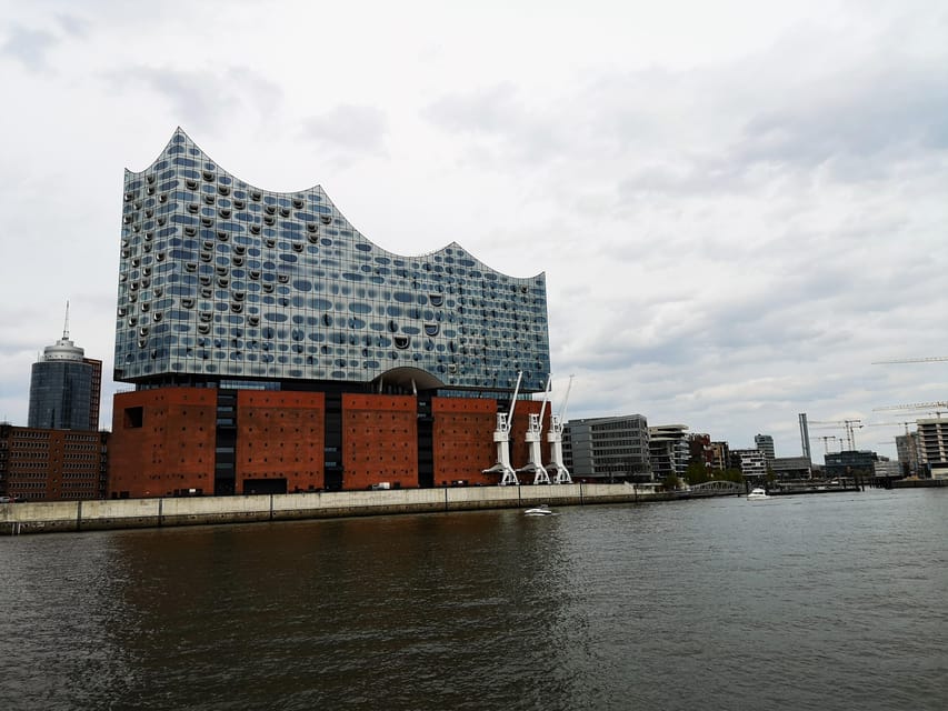 Hamburg Waterkant - a modern scavenger hunt tour. | GetYourGuide
